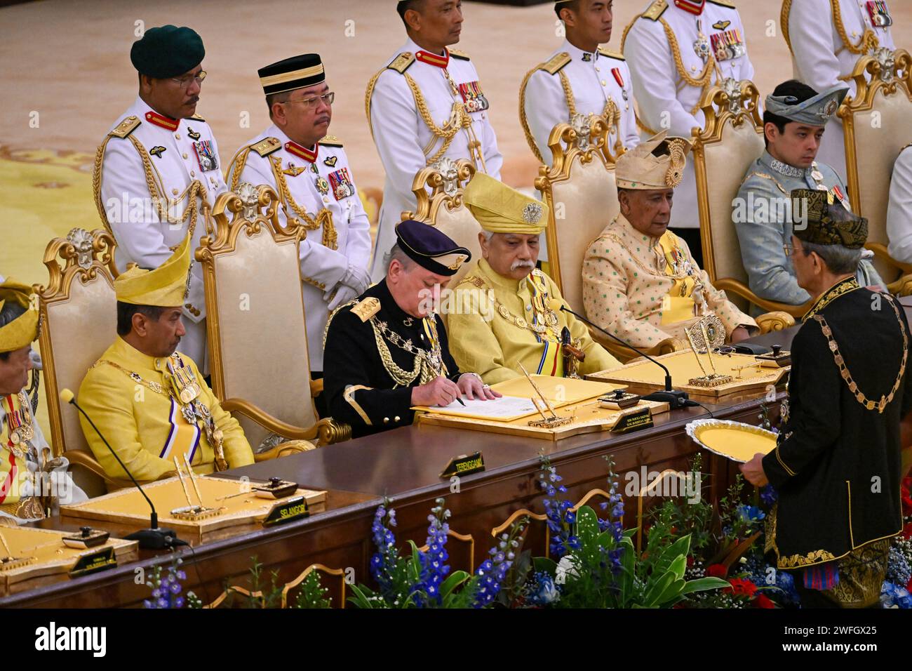 (240131) -- KUALA LUMPUR, Jan. 31, 2024 (Xinhua) -- Sultan Ibrahim Sultan Iskandar (C) attends ...