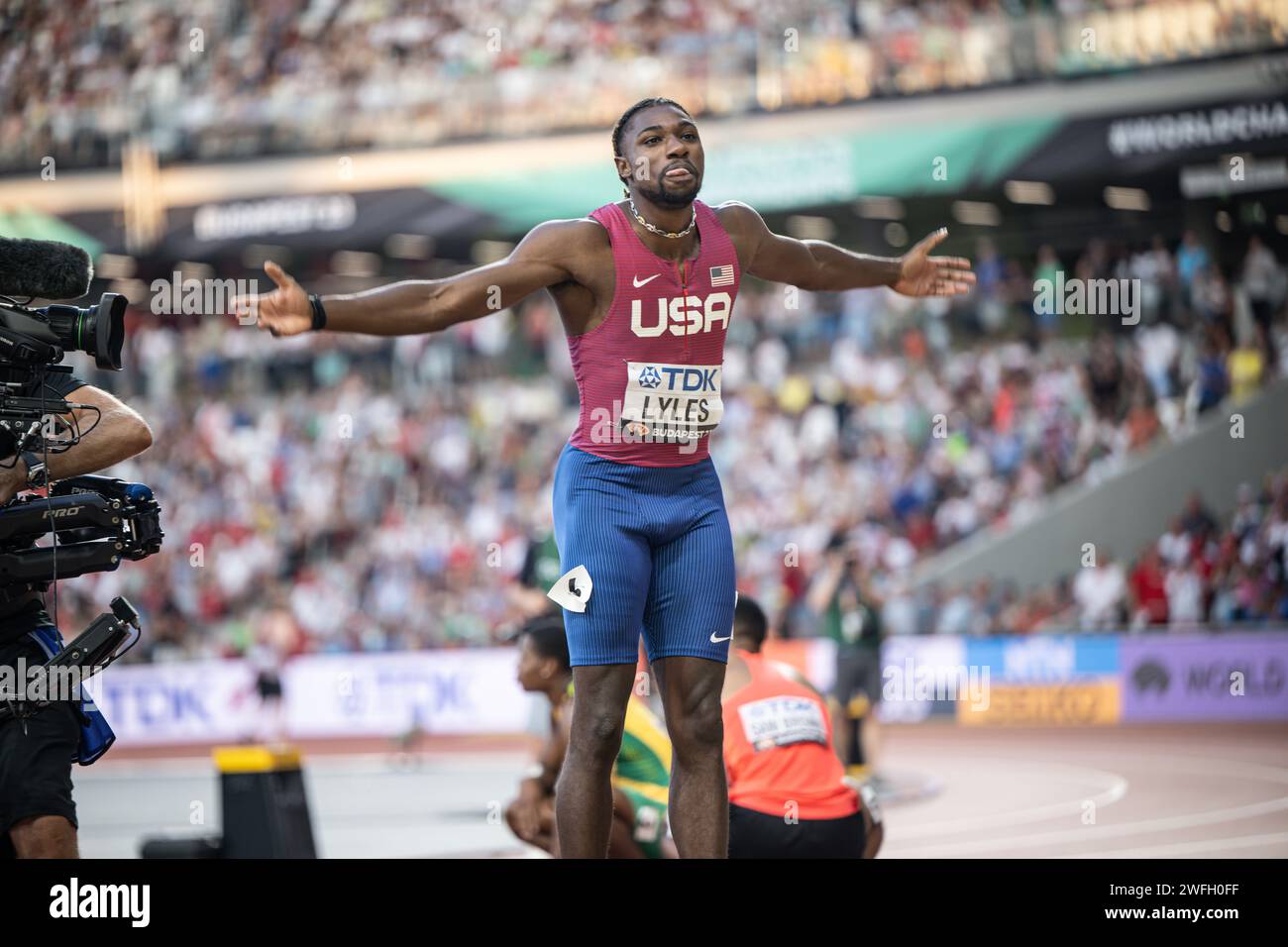 Noah Lyles celebrating his medal with the flag in the Budapest 2023 ...