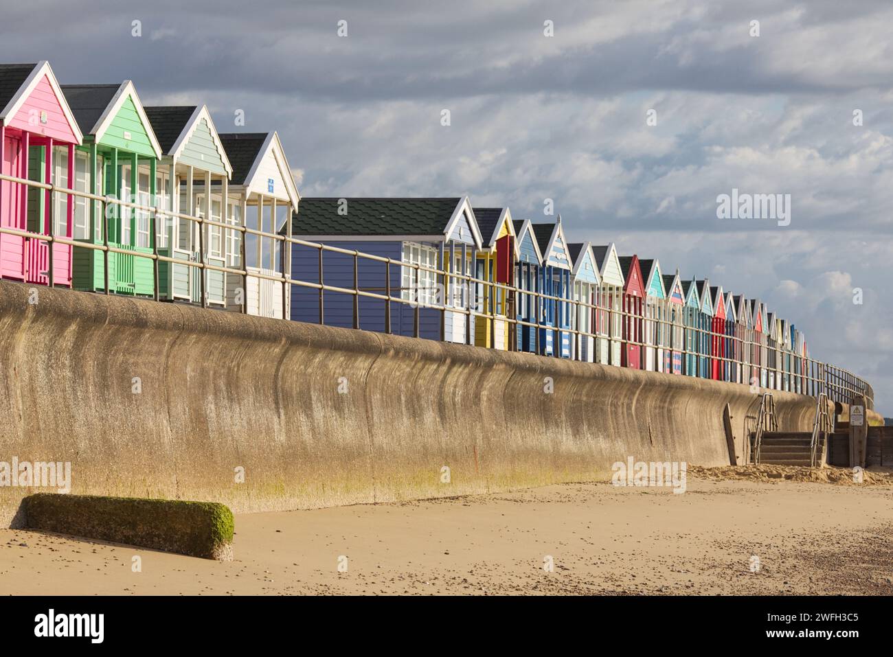 beach huts on seafront Stock Photo - Alamy