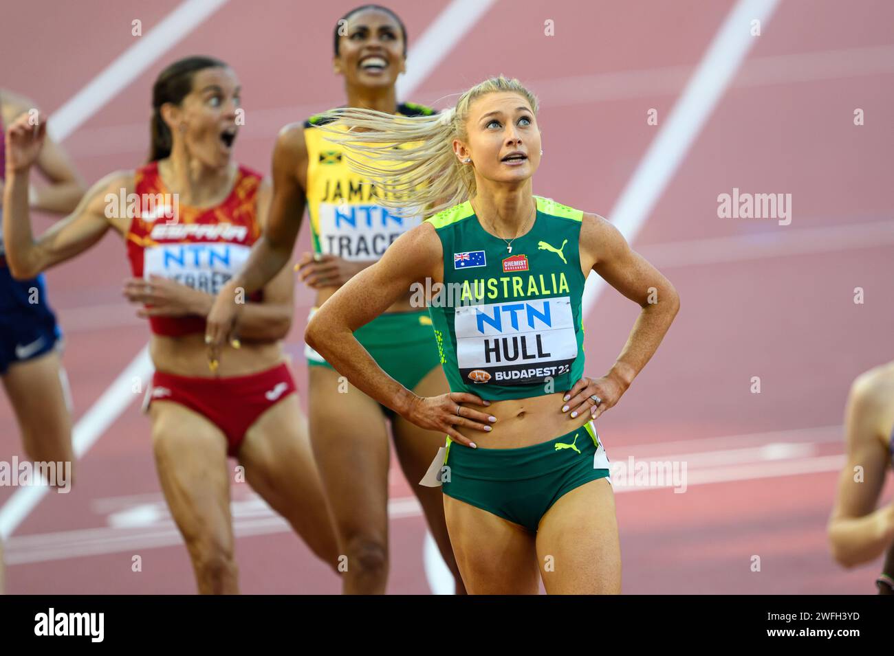 Jessica HULL participating in the 1500 meters at the World Athletics ...
