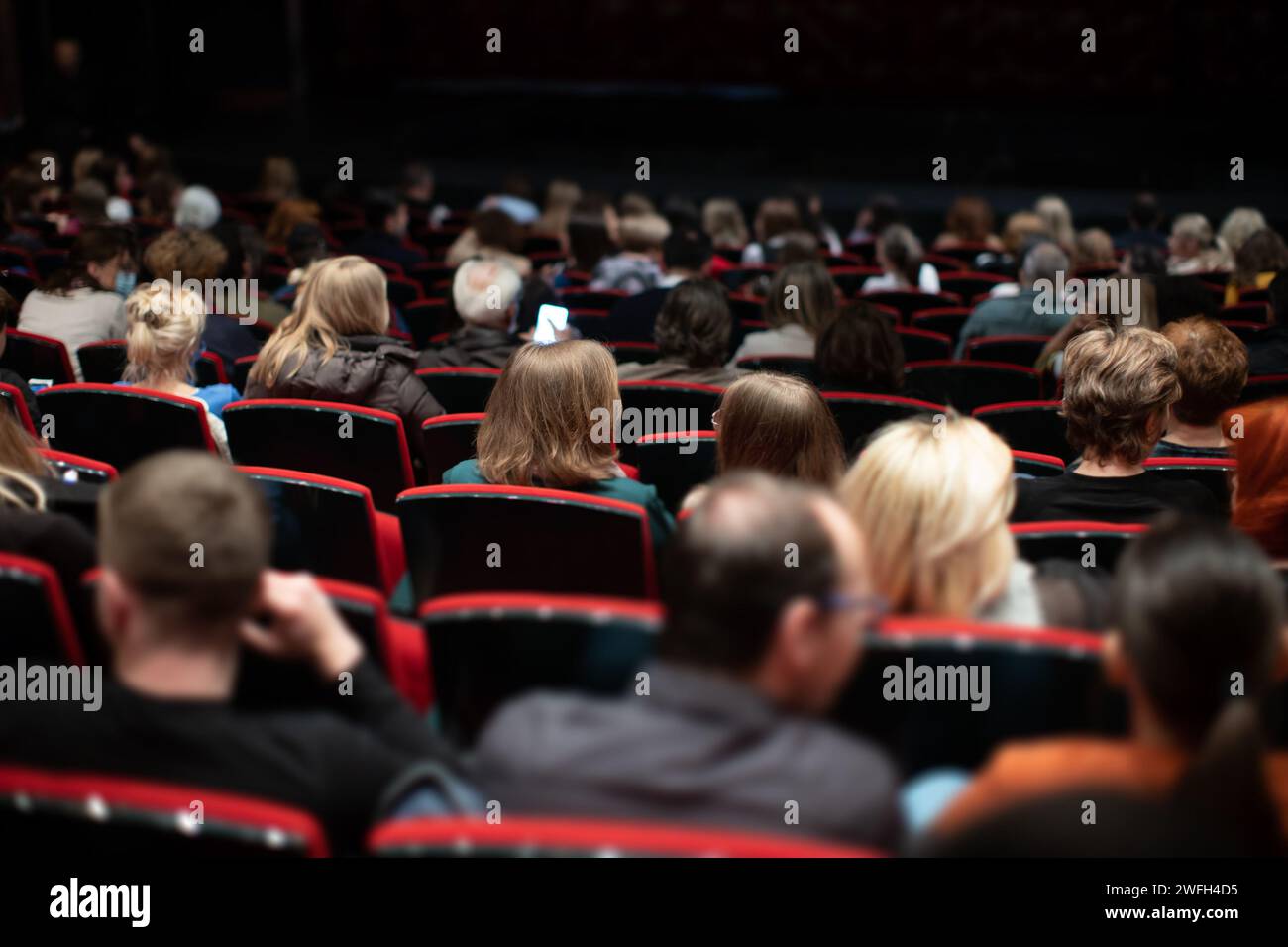 Classical concert hall crowd hi-res stock photography and images - Alamy