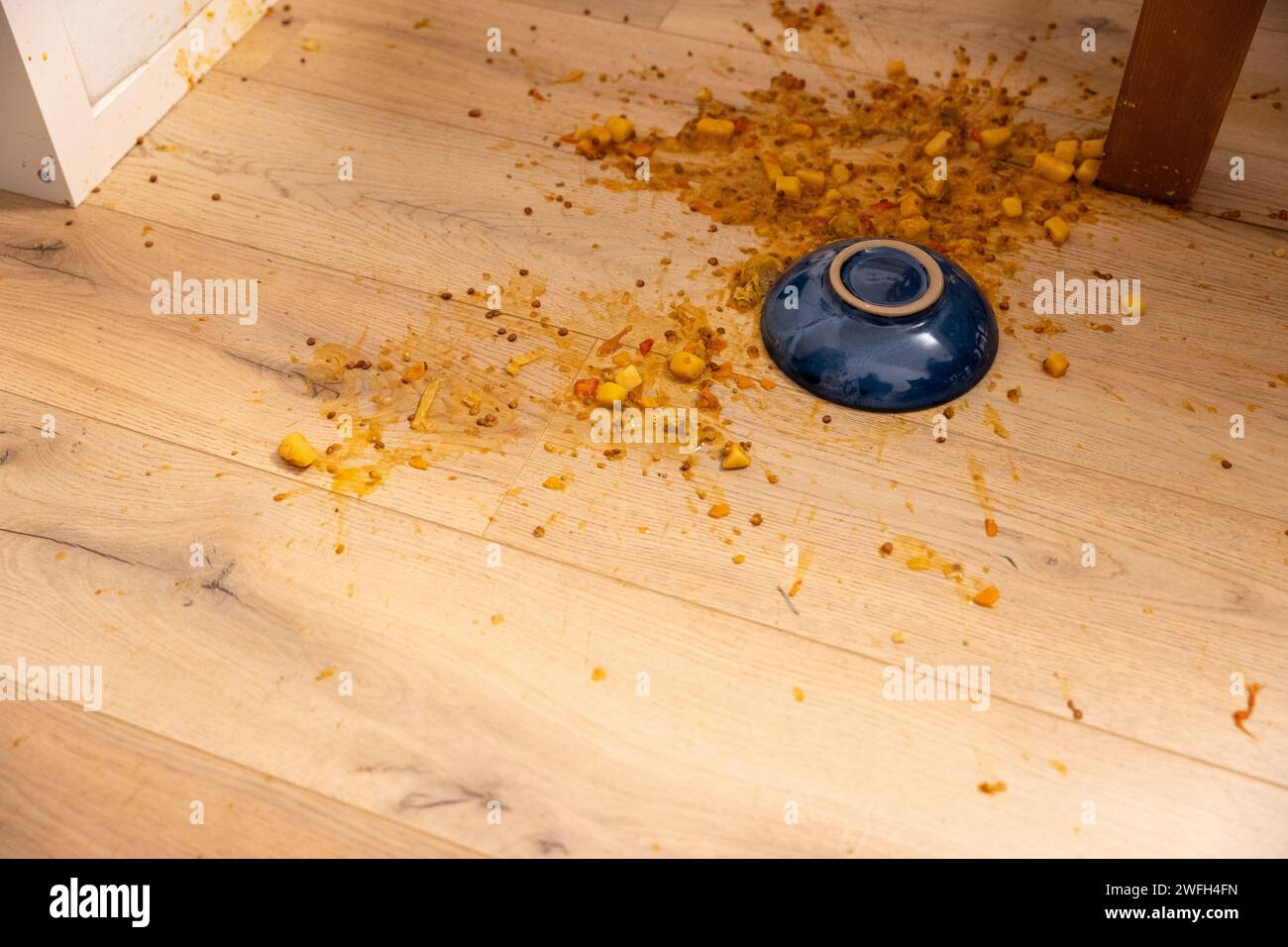 Food spilled floor hi-res stock photography and images - Alamy