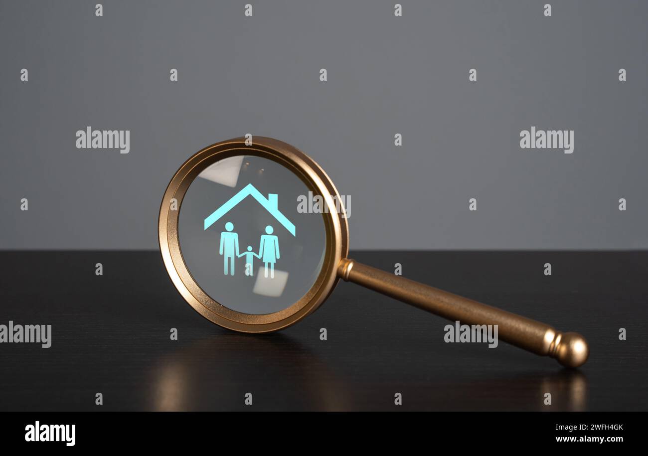 House under magnifying glass hi-res stock photography and images - Alamy