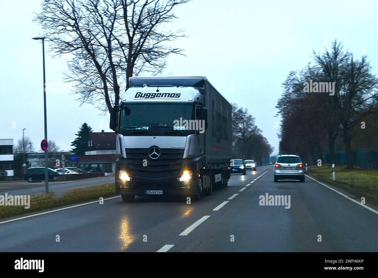 Guggemos Logistik GmbH aus Mengkofen, Bayern. Spedition, LKW Mercedes ...