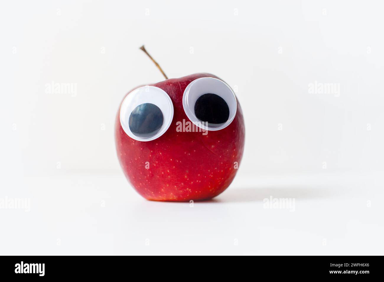 Apple with eyes hi-res stock photography and images - Alamy