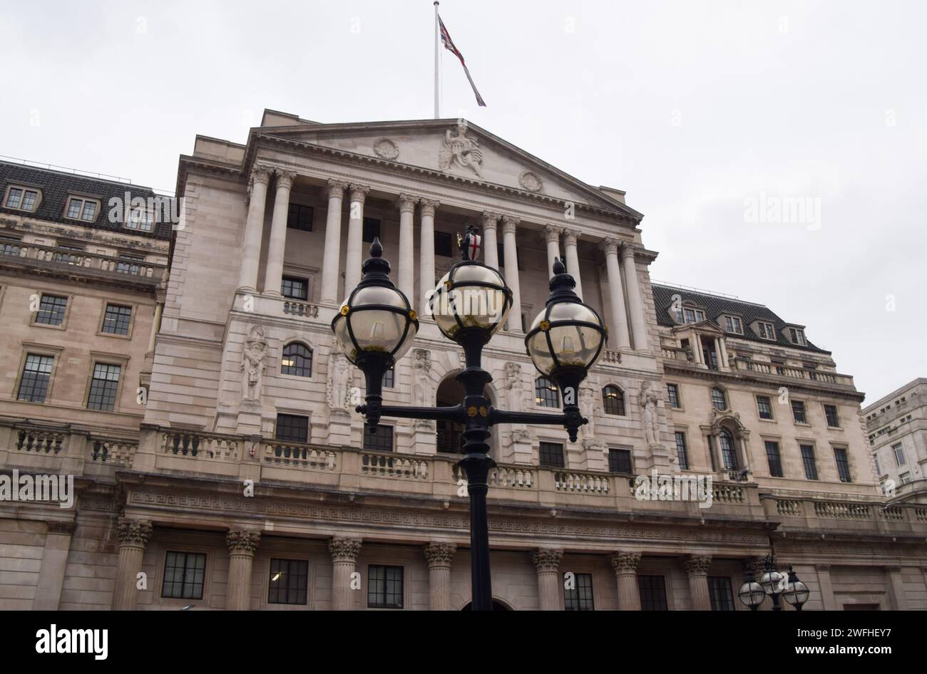 Finance makes facade hi-res stock photography and images - Alamy