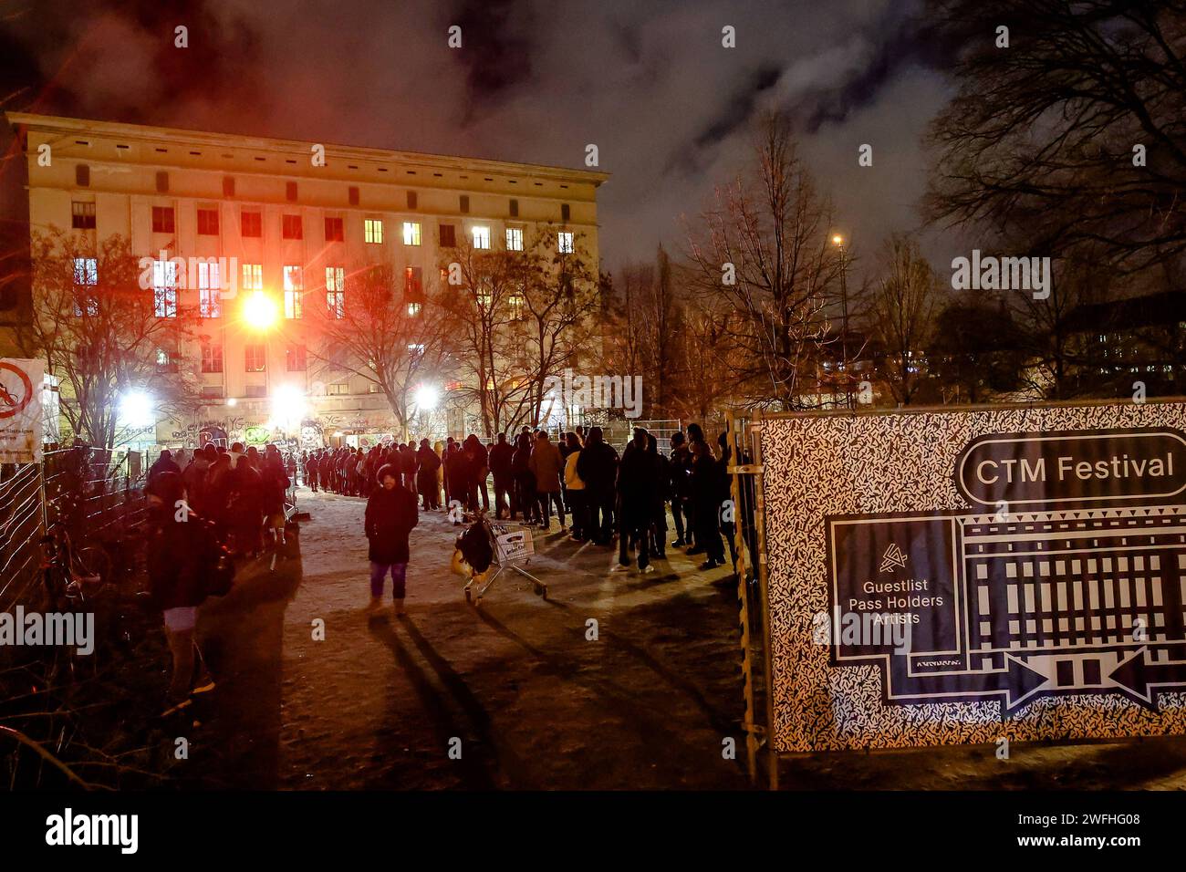 Berghain Club Berlin, CTM Festival 2024 Meinschenschlange zum Eintritt ...