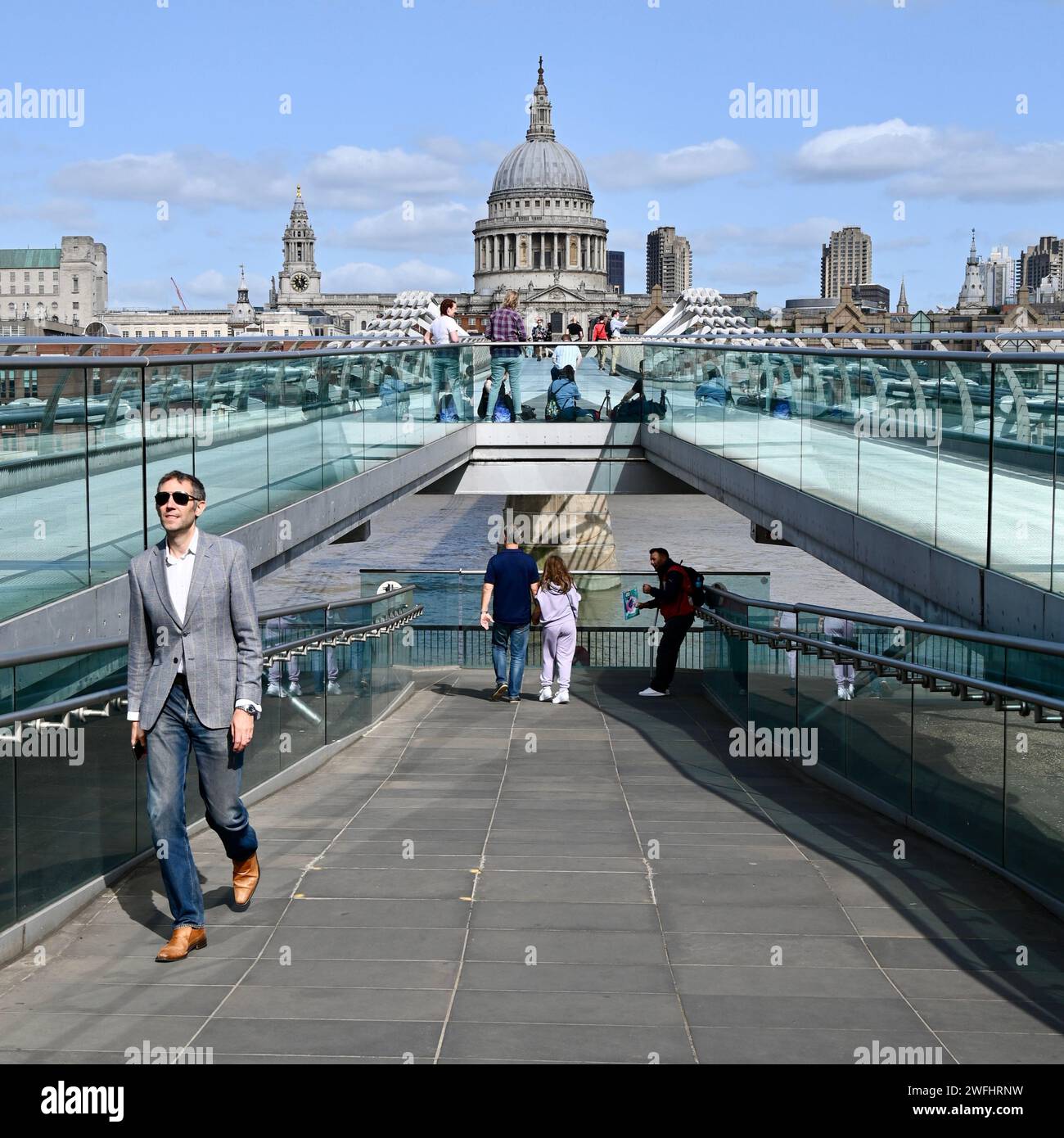 London Millennium Foot Bridge Stock Photo - Alamy