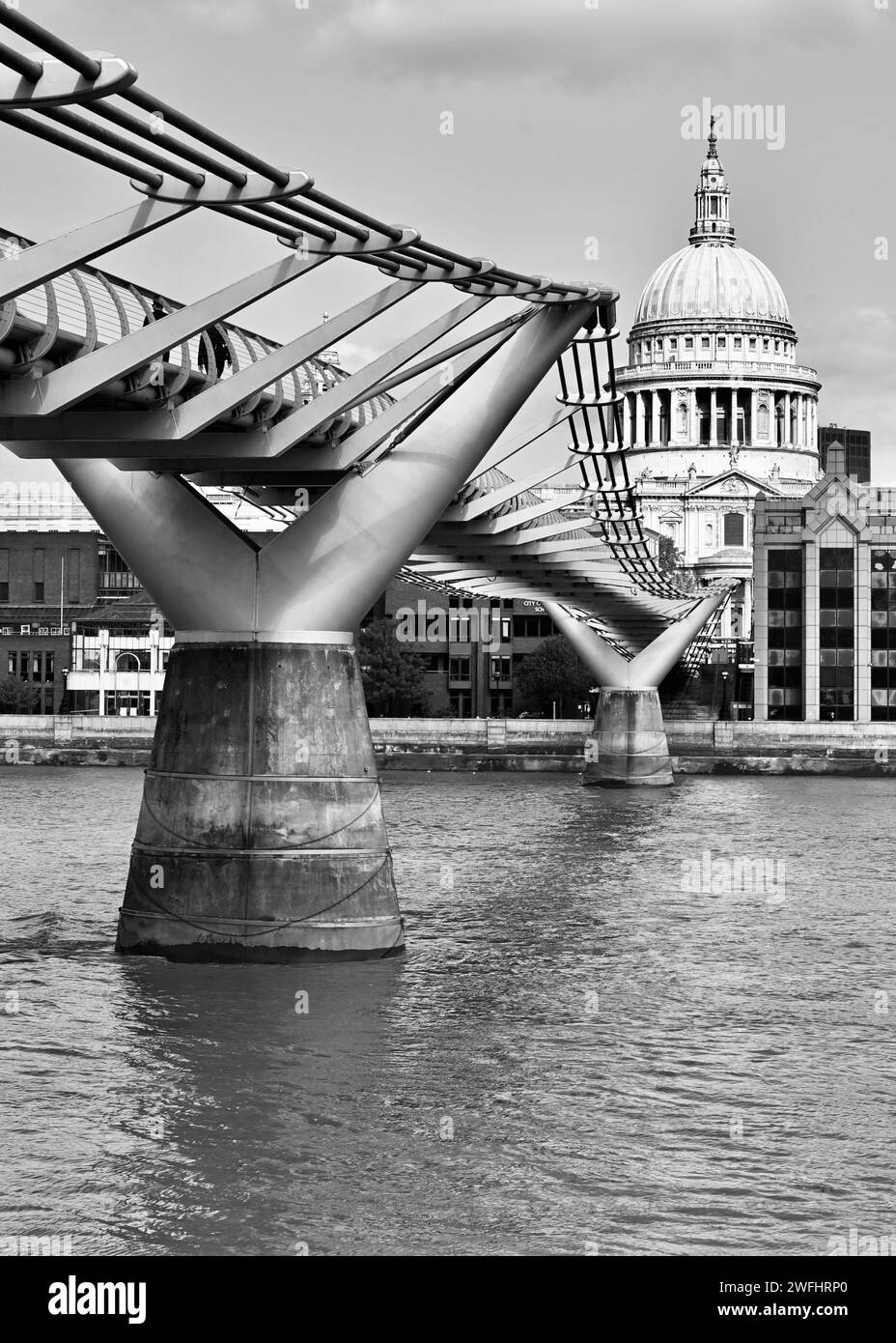 London Millennium Foot Bridge Stock Photo - Alamy