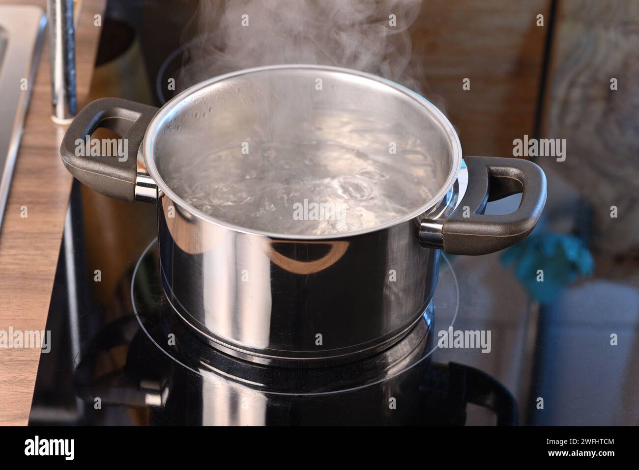 Boiling water bag hi-res stock photography and images - Alamy