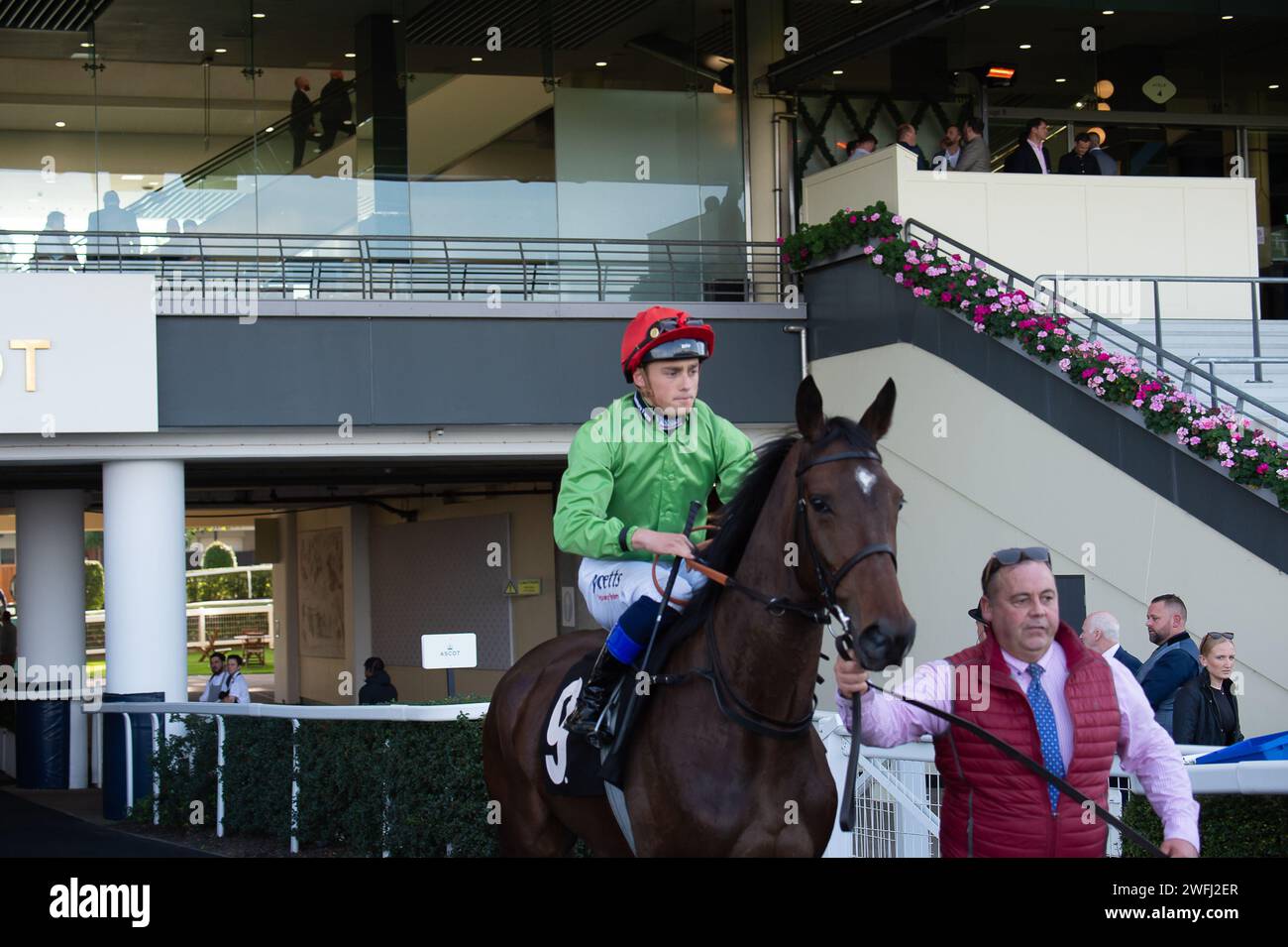 Ascot, Berkshire, UK. 6th October, 2023. Horse Waxing Gibbous ridden by ...