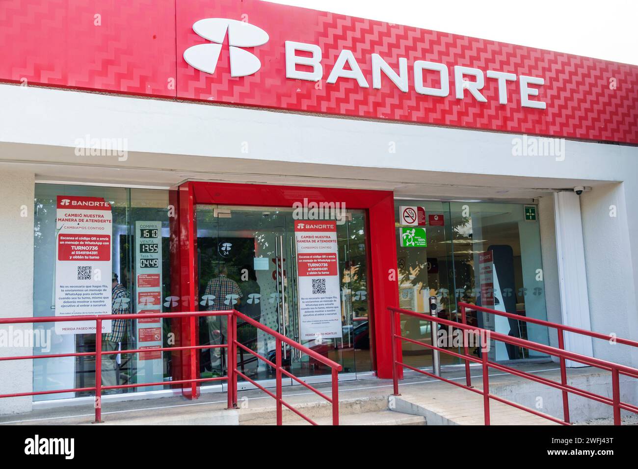 Banorte bank branch office hi-res stock photography and images - Alamy