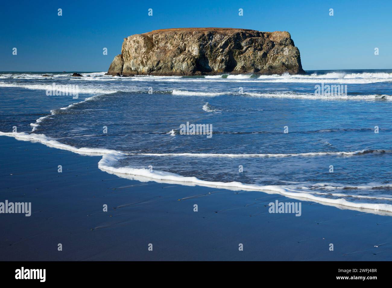 Table Rock from beach, South Jetty Park, Bandon, Oregon Stock Photo - Alamy