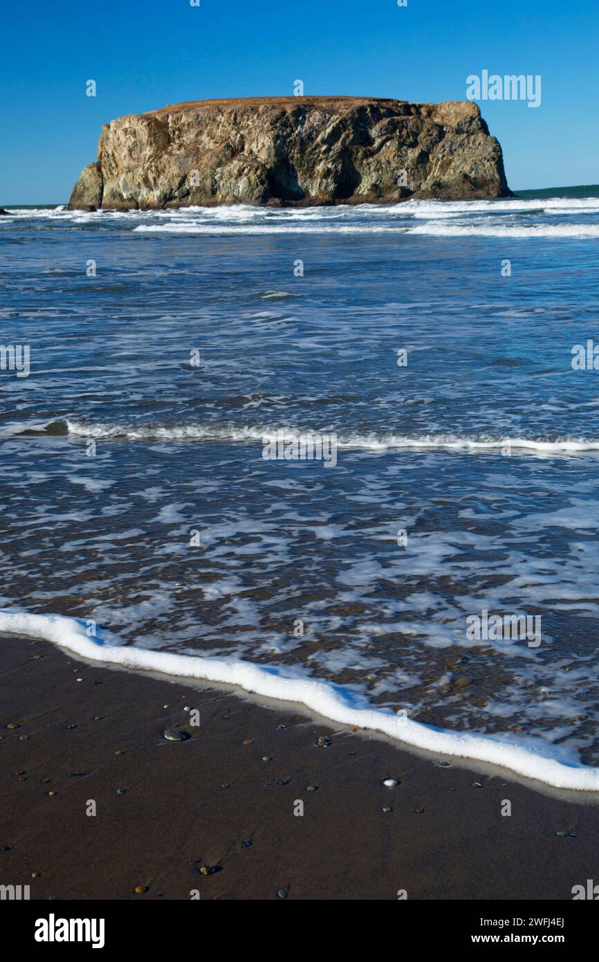 Table Rock from beach, South Jetty Park, Bandon, Oregon Stock Photo - Alamy