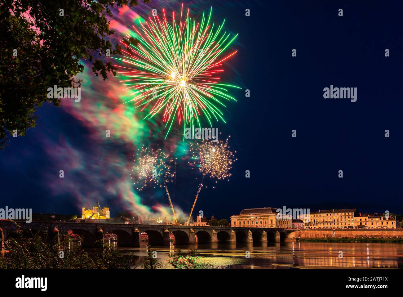 14 july fireworks hi-res stock photography and images - Alamy