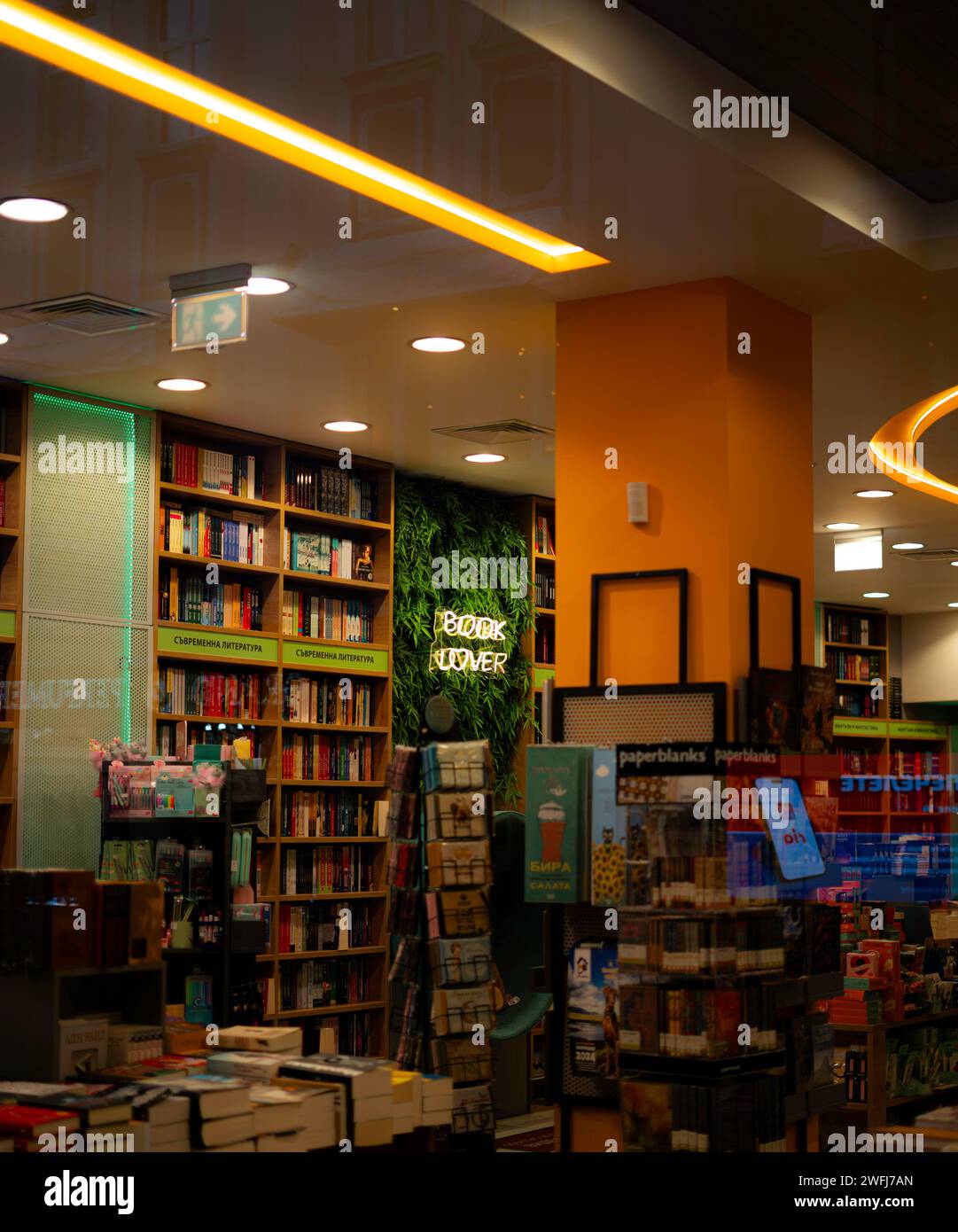 Bookstore window photo Stock Photo - Alamy