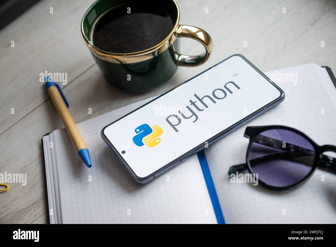 Python logo hi-res stock photography and images - Alamy