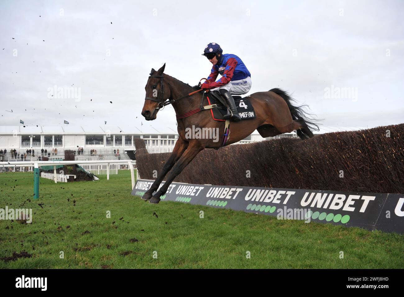 Cheltenham festival 2024 jumping hi-res stock photography and images ...