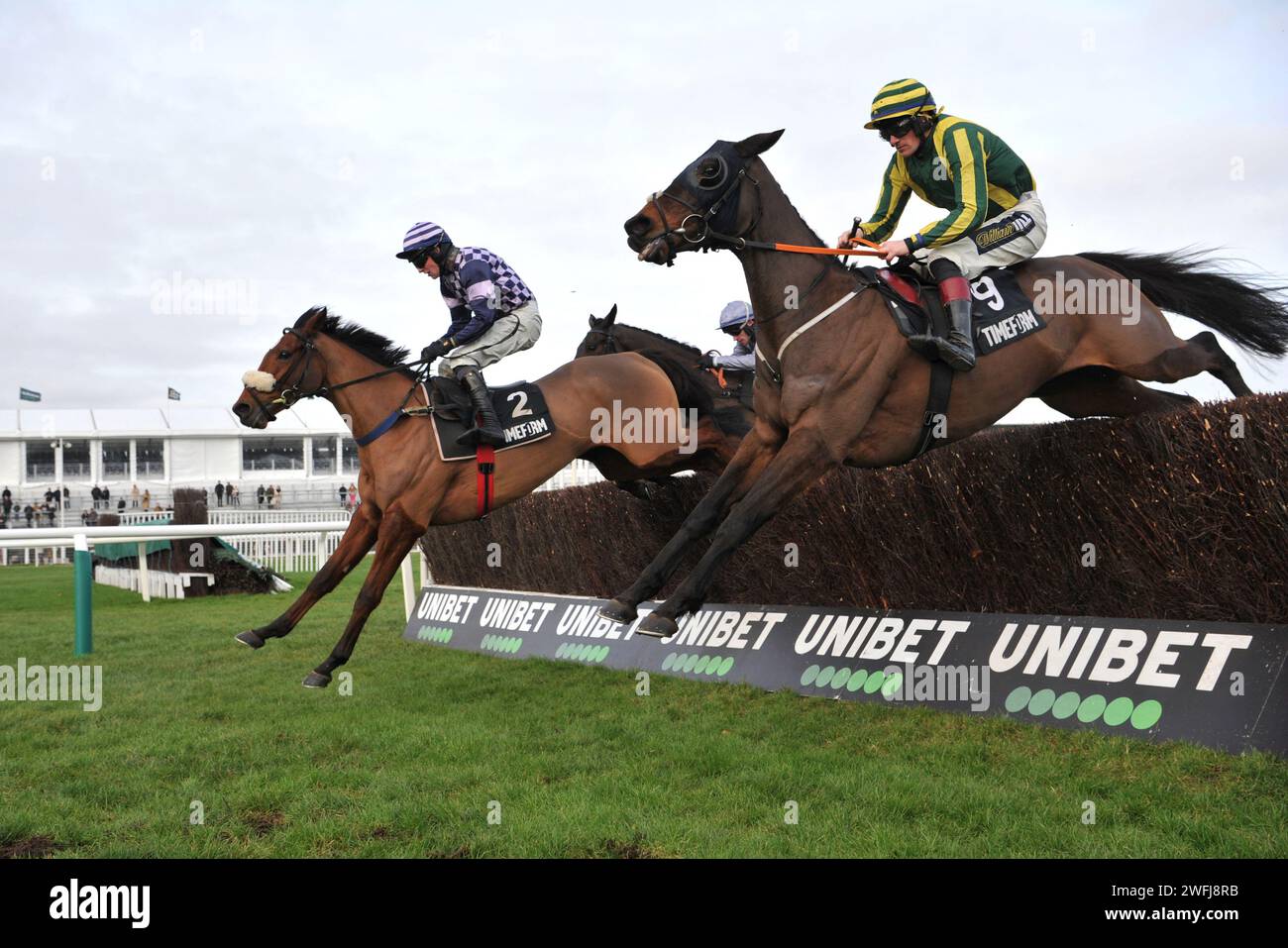 Race 2 12.40 The Timeform Novices Handicap Chase L2r Blow Your Wad ...