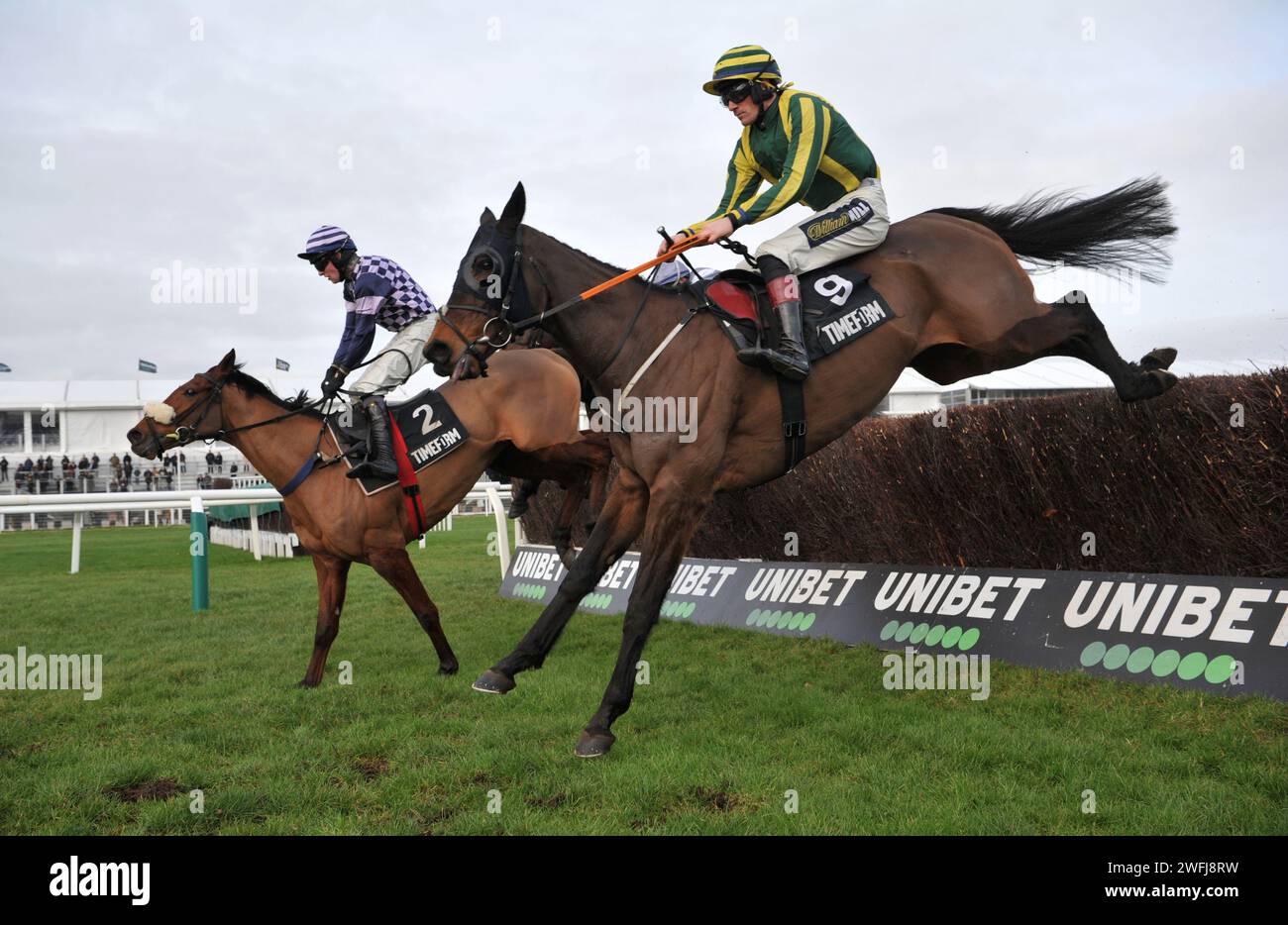 Race 2 12.40 The Timeform Novices Handicap Chase L2r Blow Your Wad ...