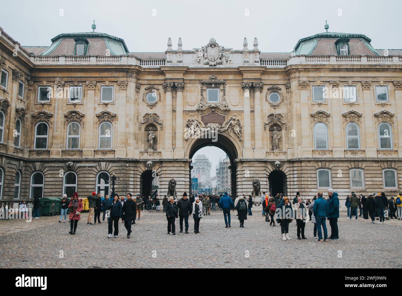 Large group of people outside of a building hi-res stock photography ...