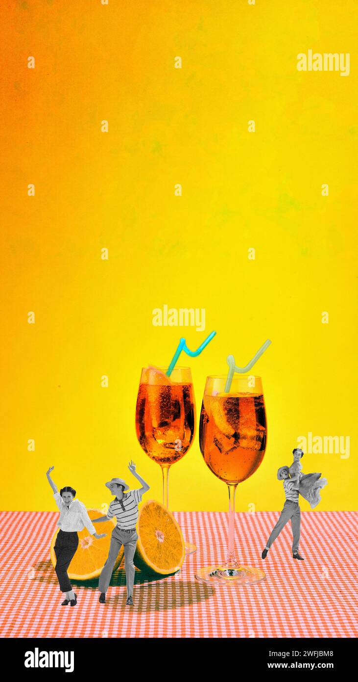Drinking cocktail 50s style hi-res stock photography and images - Alamy