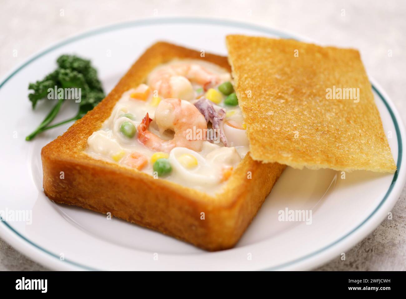 coffin bread, Taiwanese food. It is white bread that has been fried in ...