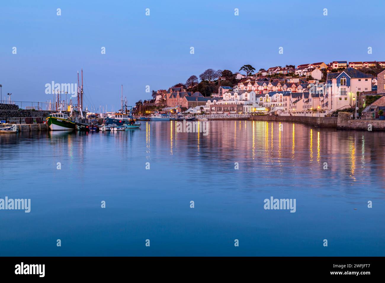 Harbour lights and boats hi-res stock photography and images - Alamy