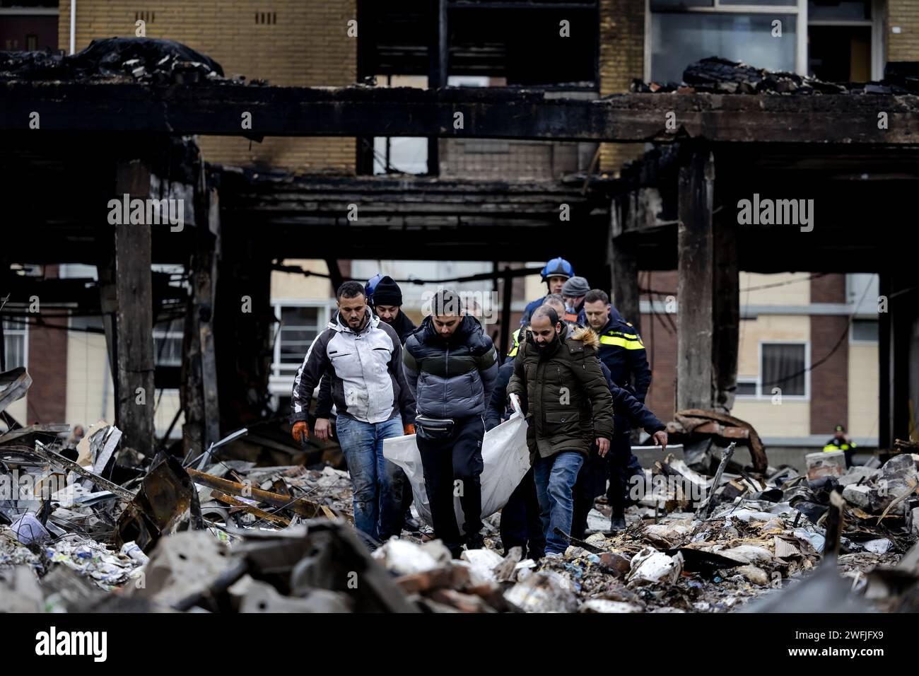 ROTTERDAM - Family members remove the remains of one of the victims in ...