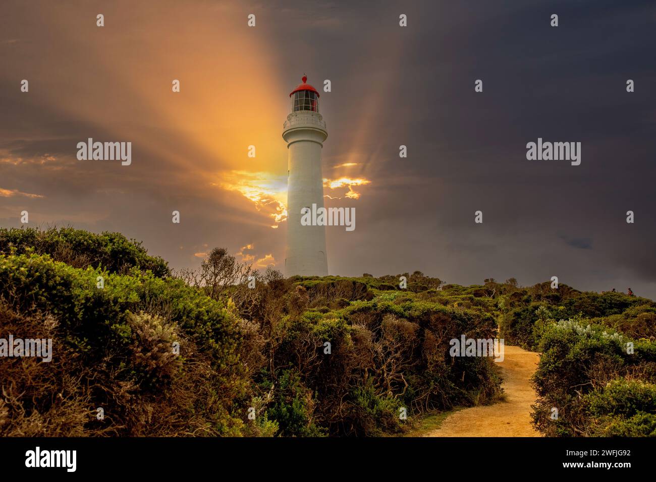 Split Point Lighthouse, near Aireys Inlet, overlooks the magnificent ...
