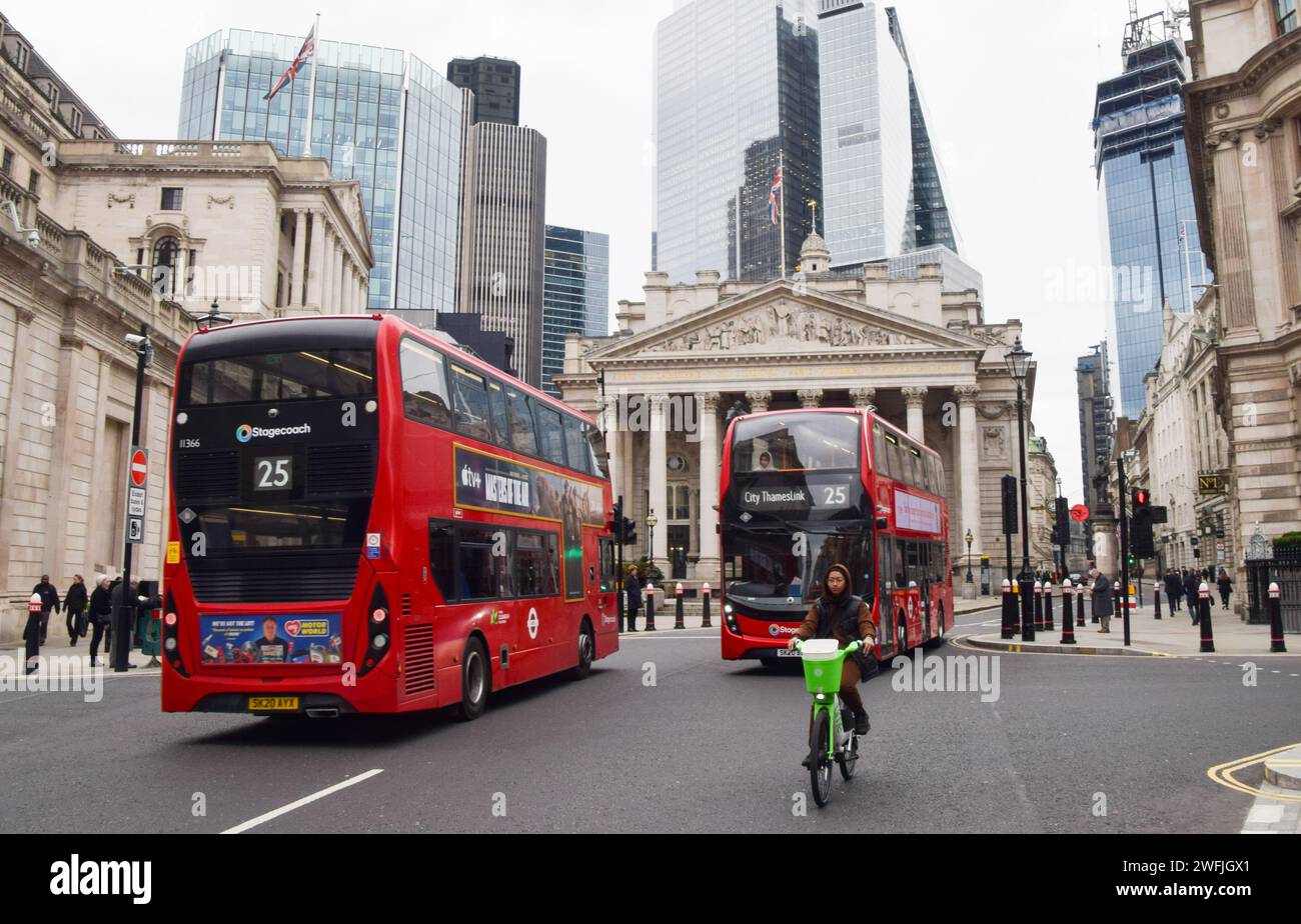 Finance makes facade hi-res stock photography and images - Alamy