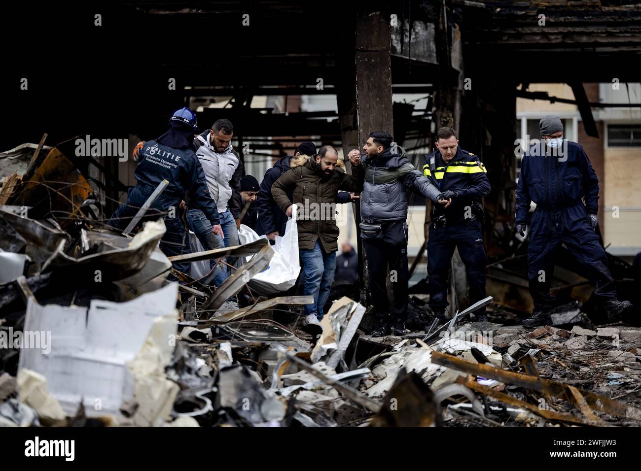 ROTTERDAM - Family members remove the remains of one of the victims in ...