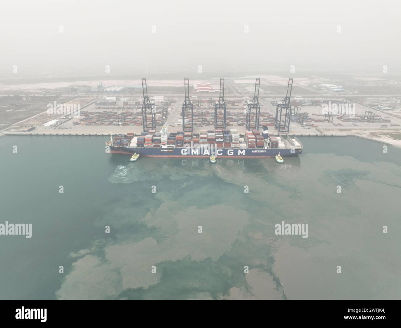 (240131) -- LAGOS, Jan. 31, 2024 (Xinhua) -- The CMA CGM Scandola, a liquefied natural gas ...