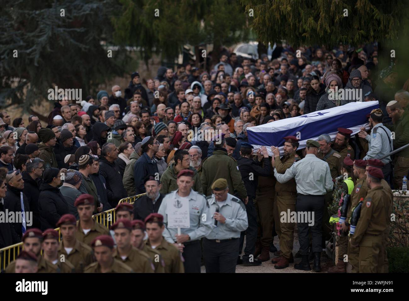 Israeli soldiers carry the flag-draped casket of reservist warrant ...