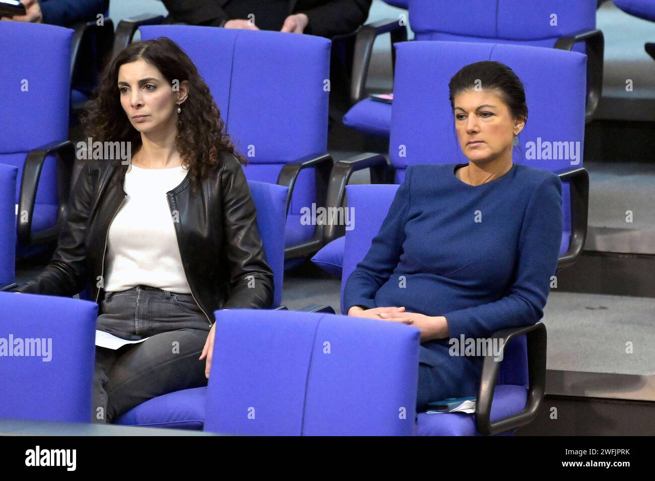 Jessica Tatti und Sahra Wagenknecht in der 150. Sitzung des Deutschen Bundestages im ...