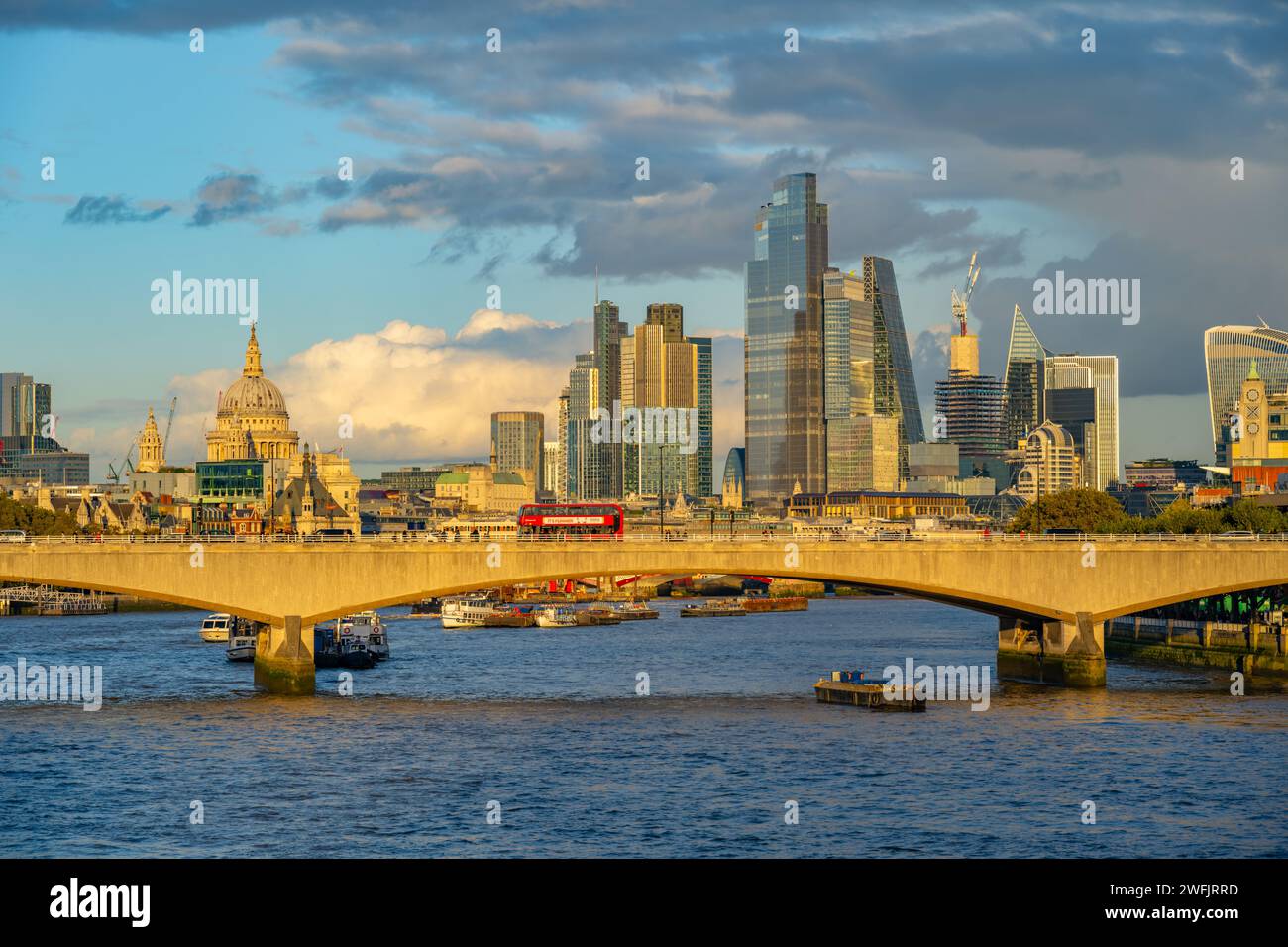 London city finance travel banking hi-res stock photography and images ...