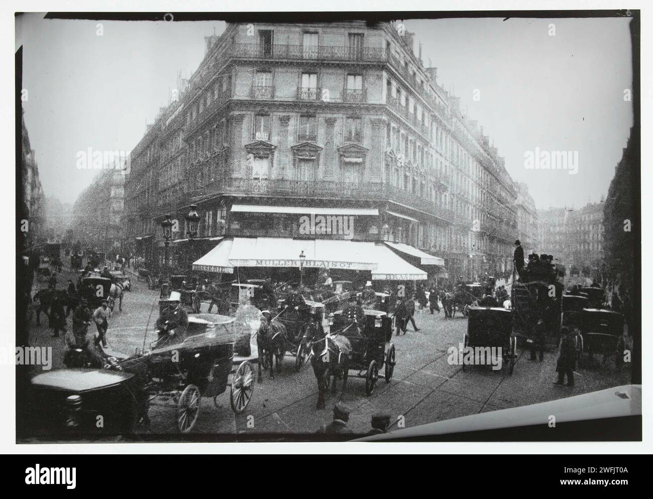 Intersection in paris hi-res stock photography and images - Alamy