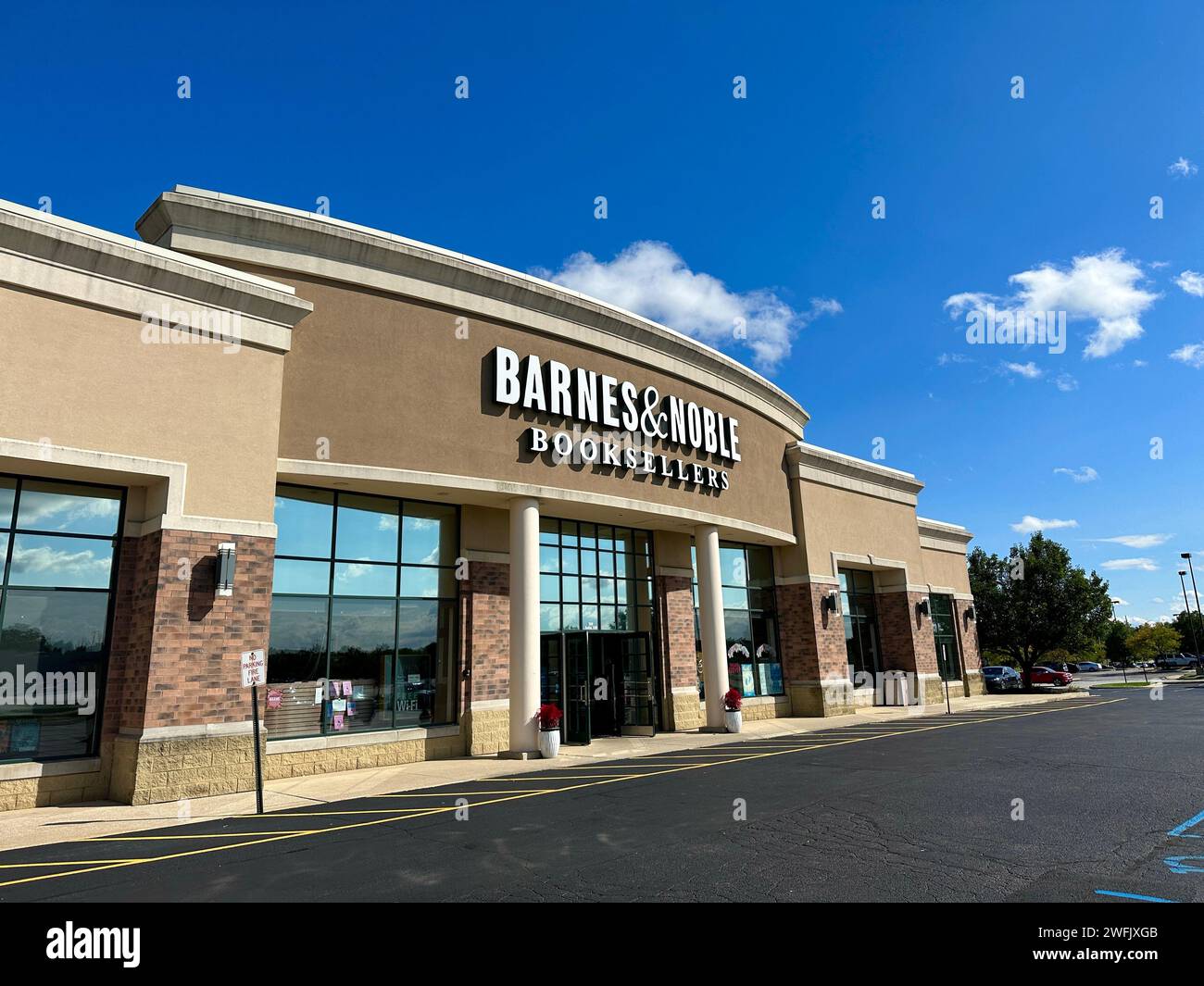 Parking lot bookstore hi-res stock photography and images - Alamy