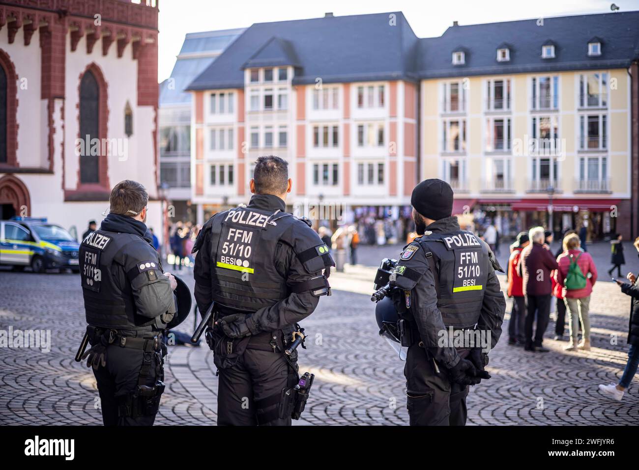 Polizisten, Römerberg Frankfurt. // 27.01.2024: Frankfurt am Main ...
