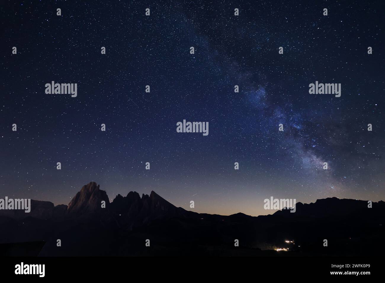Milky way dolomites hi-res stock photography and images - Alamy