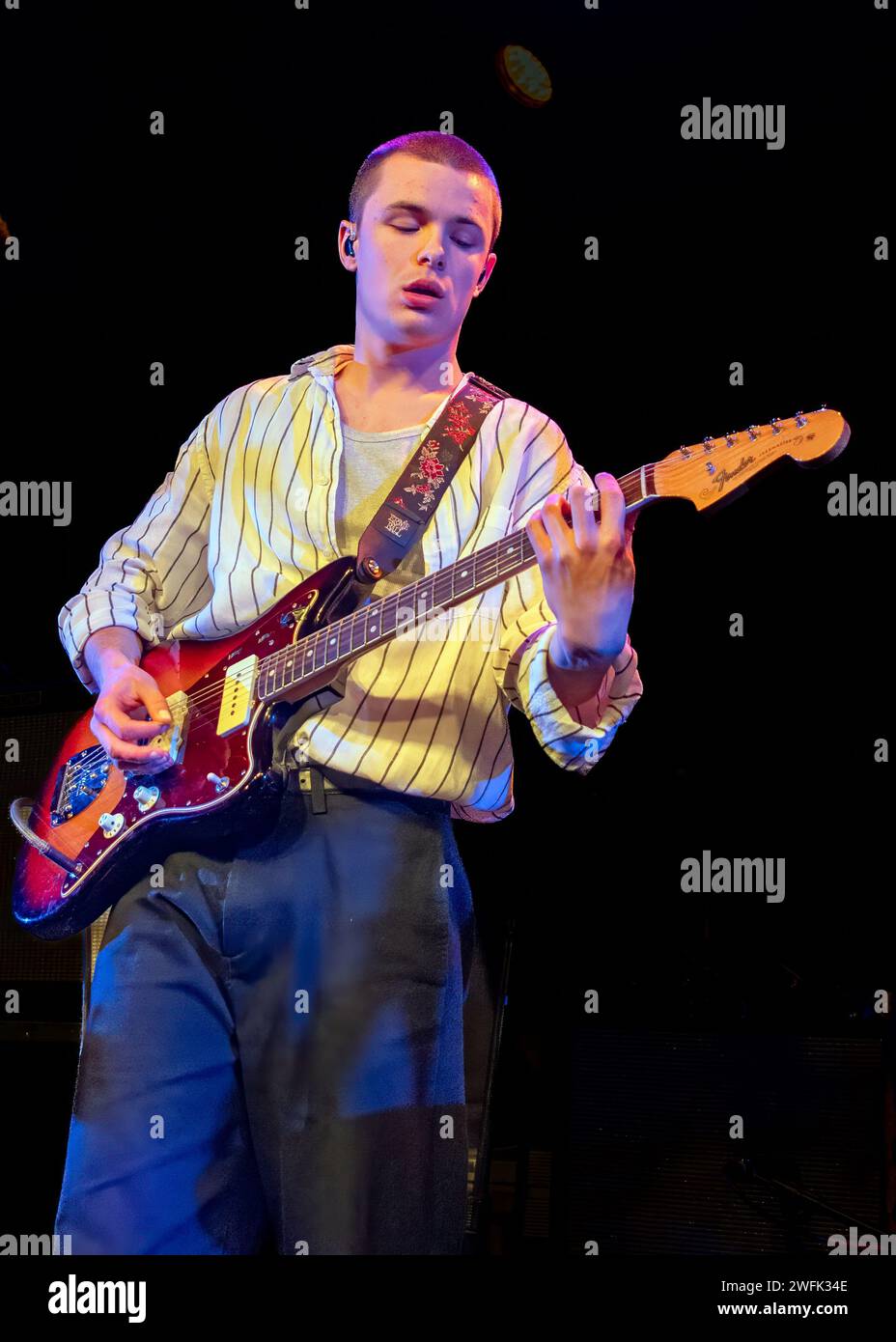 Miles kane guitar hi-res stock photography and images - Alamy