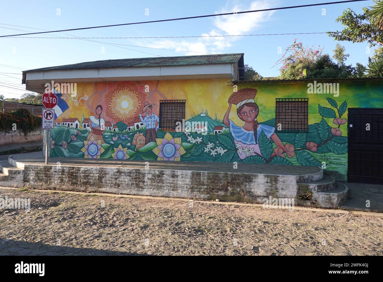 Murals on the walls of shops and houses in Concepcion de Ataco ...