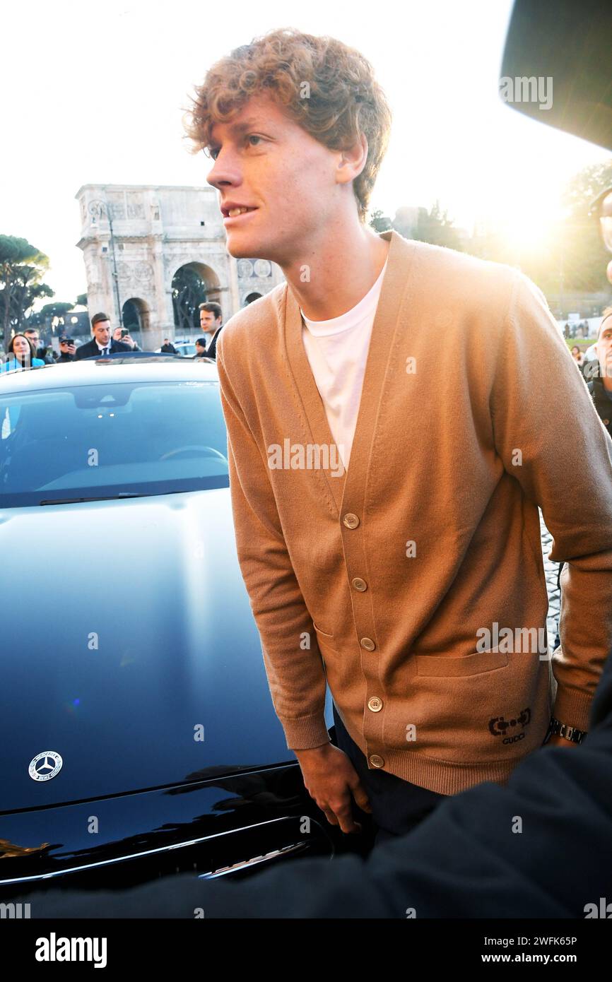 Rome, Italy. 31st Jan, 2024. Rome, Jannik Sinner at the Colosseum In ...