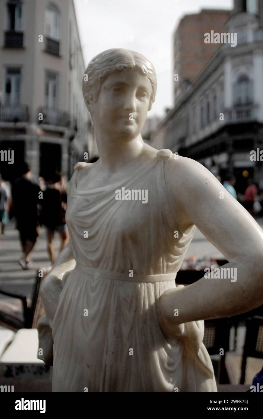 Greco roman woman statue hi-res stock photography and images - Alamy
