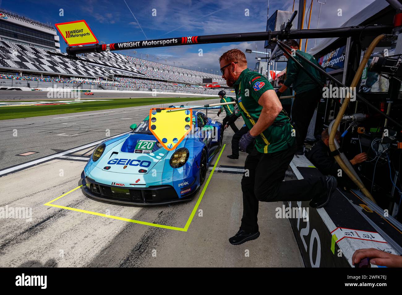 Daytona, Vereinigte Staaten. 19th Jan, 2024. Porsche 911 GT3 R, Wright ...