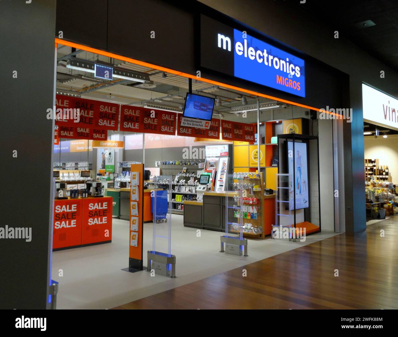 Melectronics hi-res stock photography and images - Alamy
