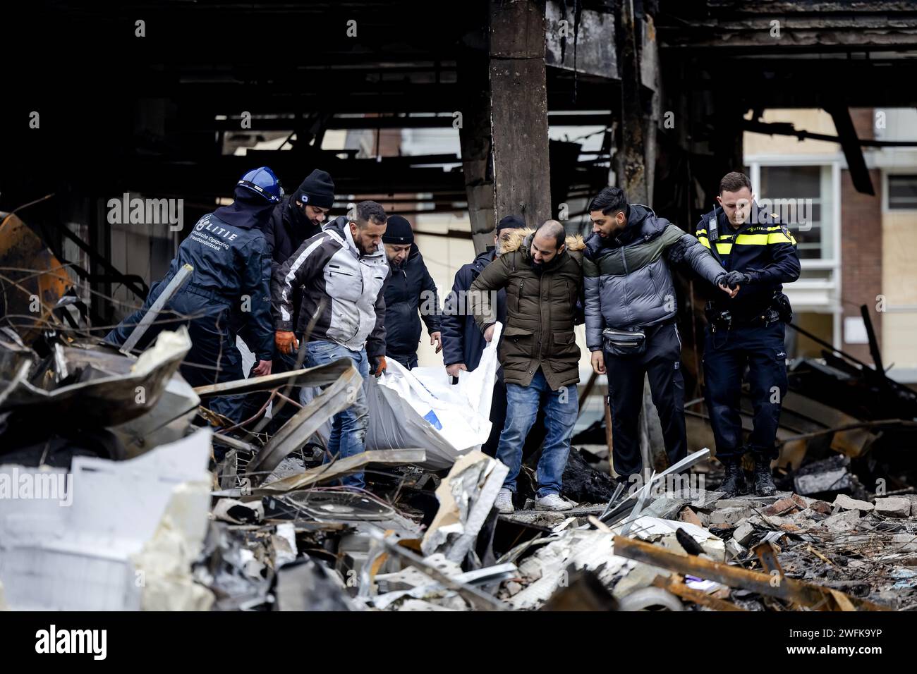 ROTTERDAM - Family members remove the remains of one of the victims in ...