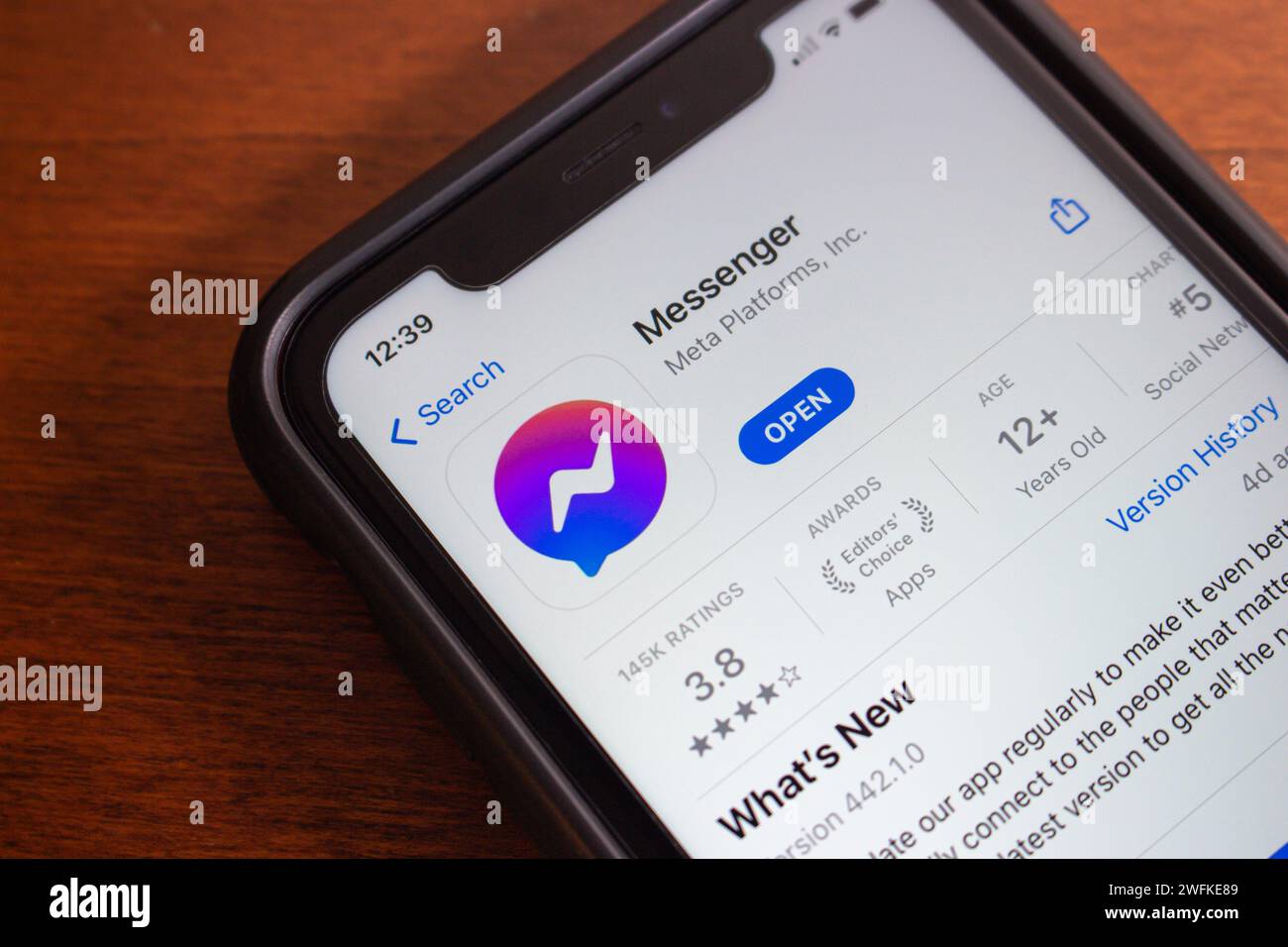 Proprietary platforms hi-res stock photography and images - Alamy