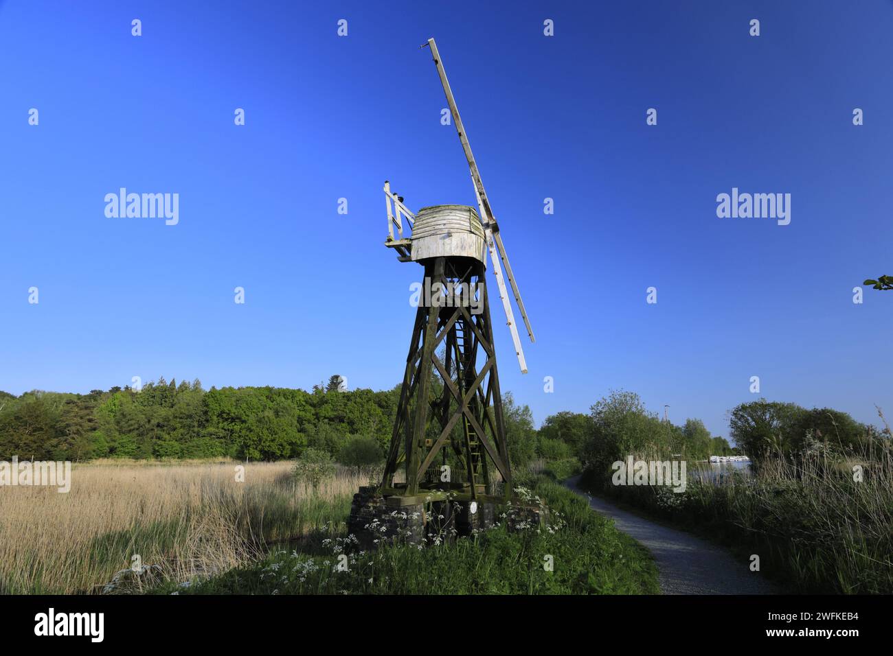 The Boardsmans Mill drainage windmill, How Hill Staithe, Norfolk Broads ...