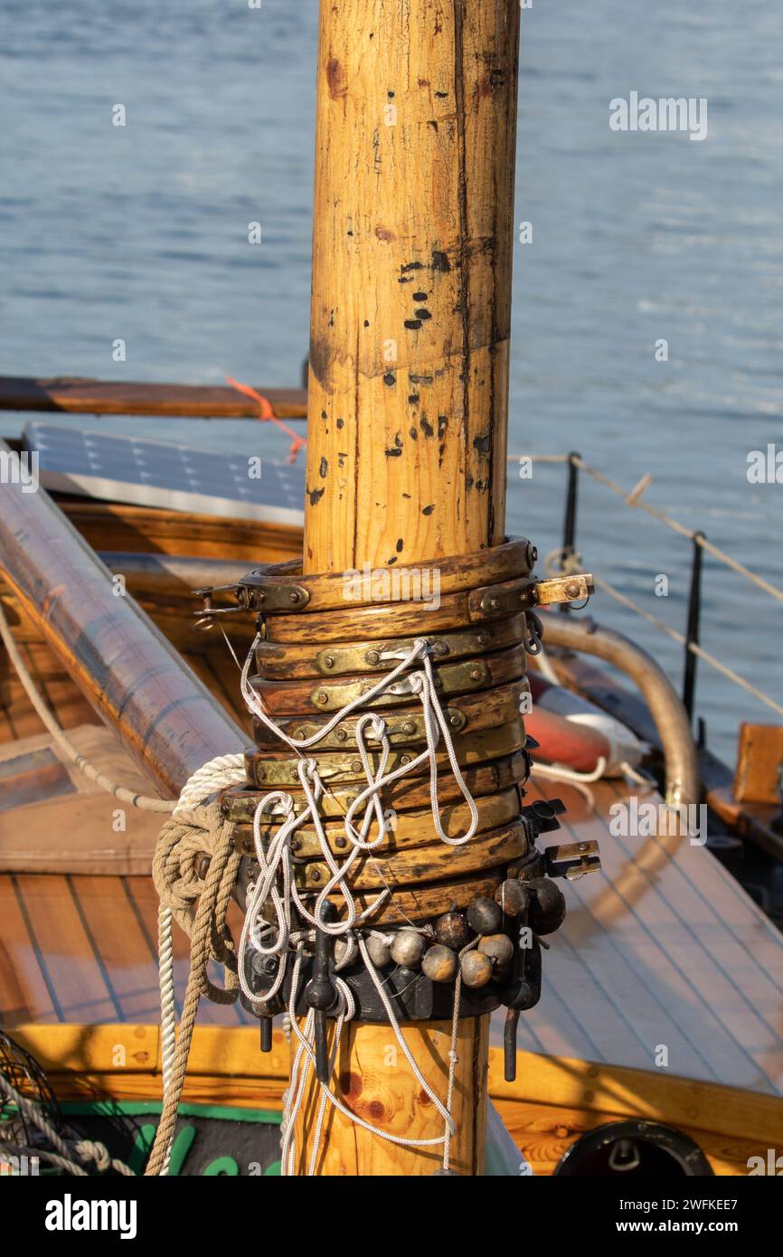 Mast in wood hi-res stock photography and images - Alamy